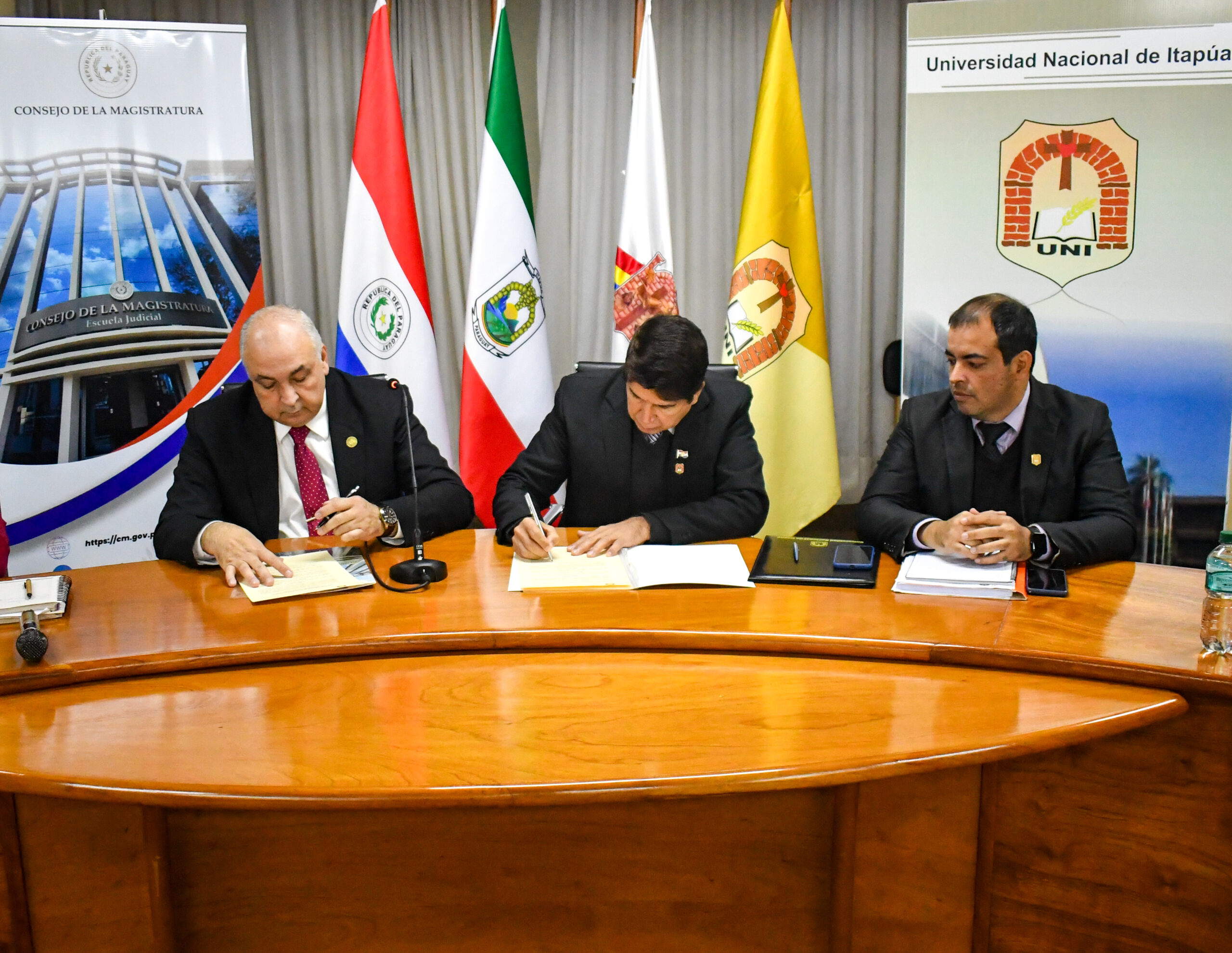 Consejo de la Magistratura suscribe convenio con la UNI - Universidad Nacional de Itapúa